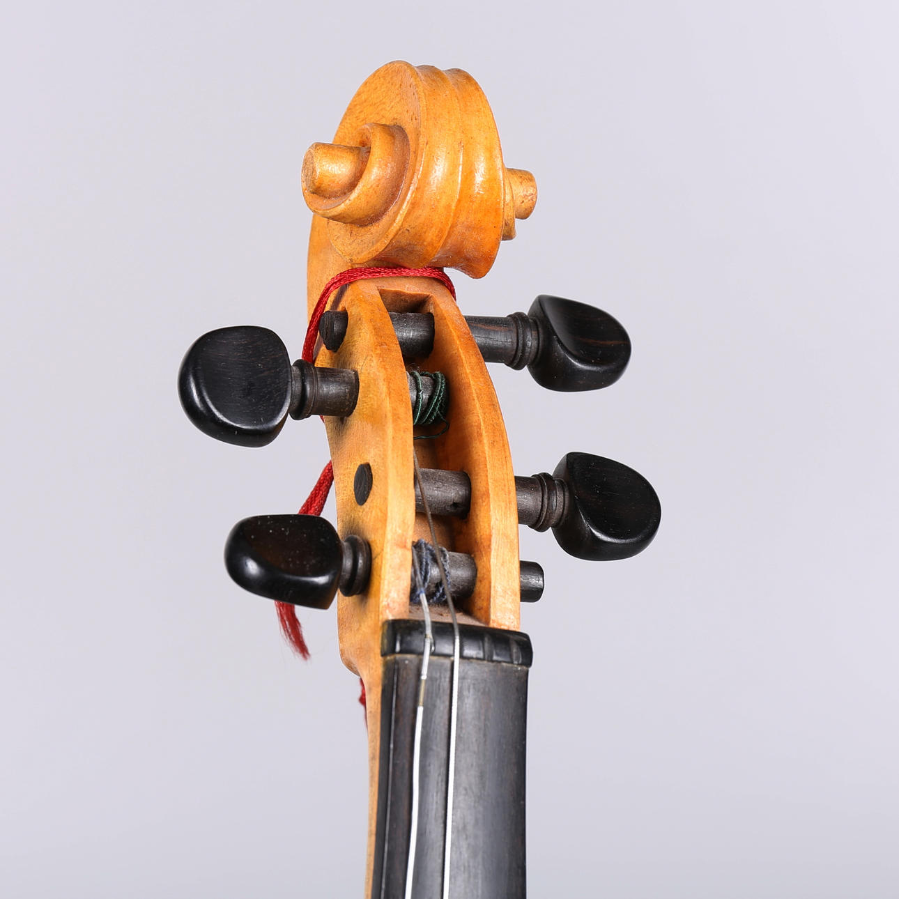 FIOL, med stråke, 1960-tal. Samlarföremål - Musikinstrument - Auctionet