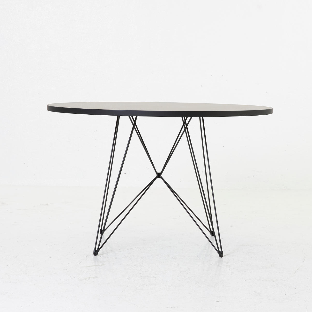 MAGIS,''XZ3 Table'', dining table. Furniture - Tables - Auctionet