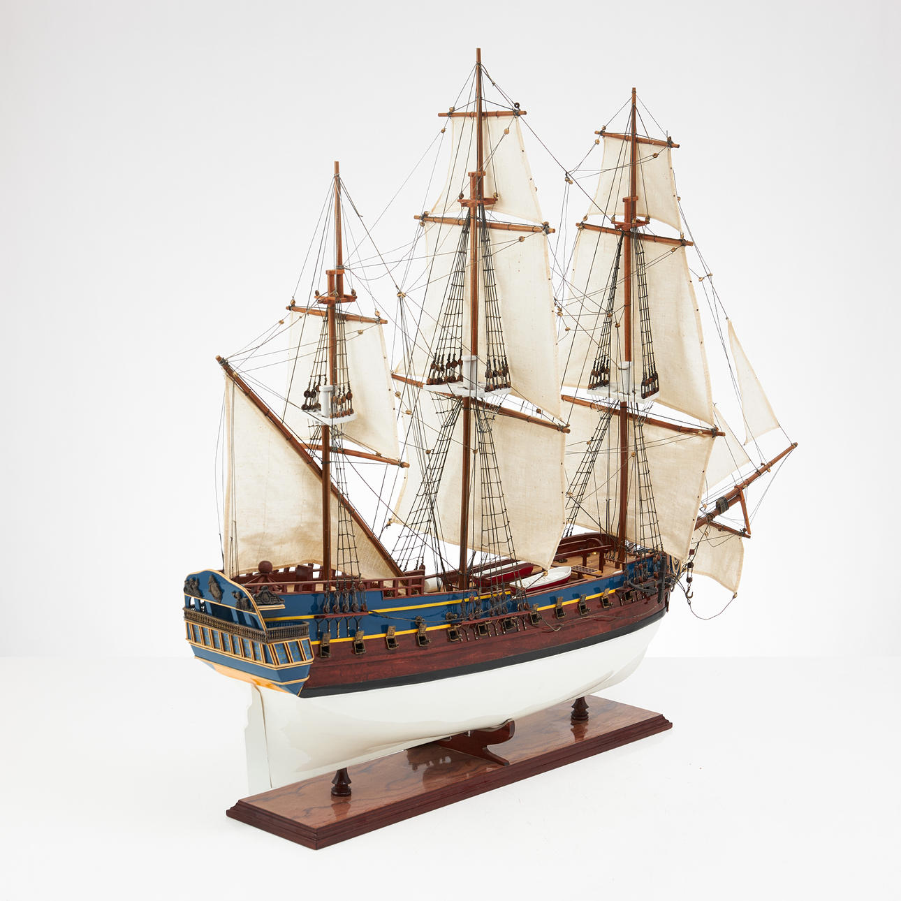 SHIP MODEL, 2000s, model of the East Indiaman Götheborg, painted wood ...