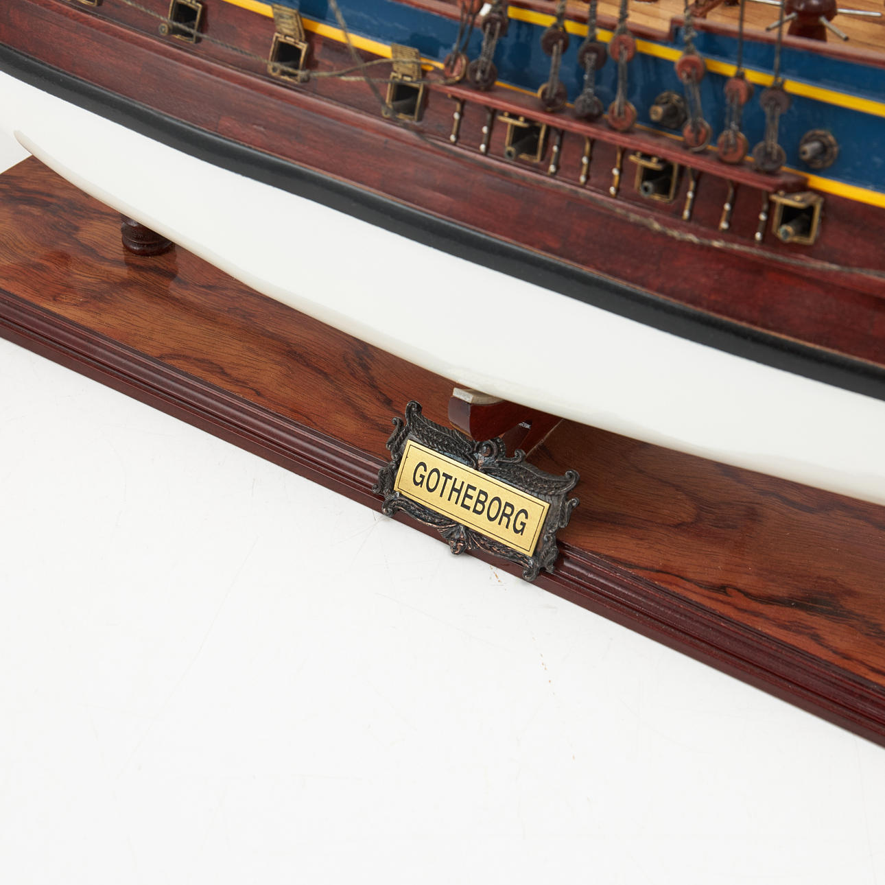 SHIP MODEL, 2000s, model of the East Indiaman Götheborg, painted wood ...