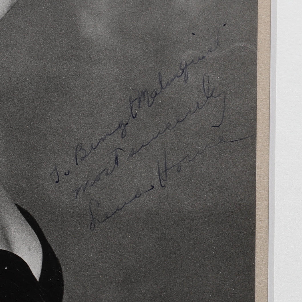 AUTOGRAPH/PHOTO. A LARGE SILVER GELATIN PHOTOGRAPH OF AMERICAN SINGER ...