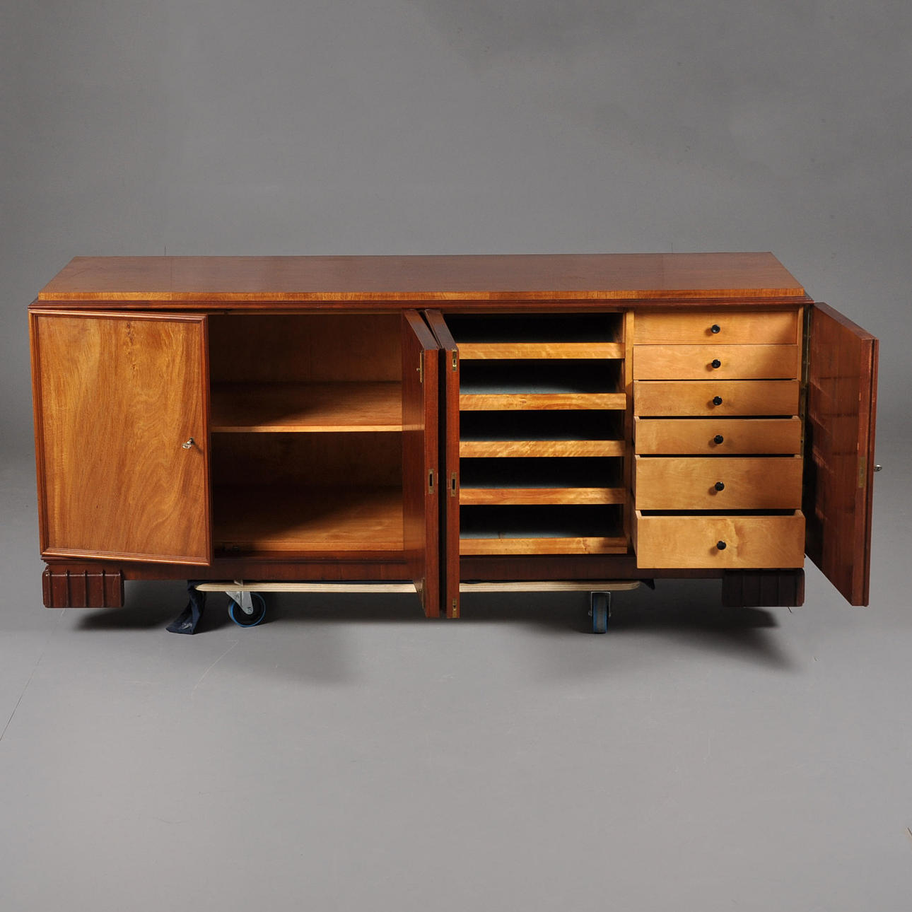 GEORG KOFOED. Sideboard, valnöt, Art deco, Danmark, 1920-tal. Möbler ...