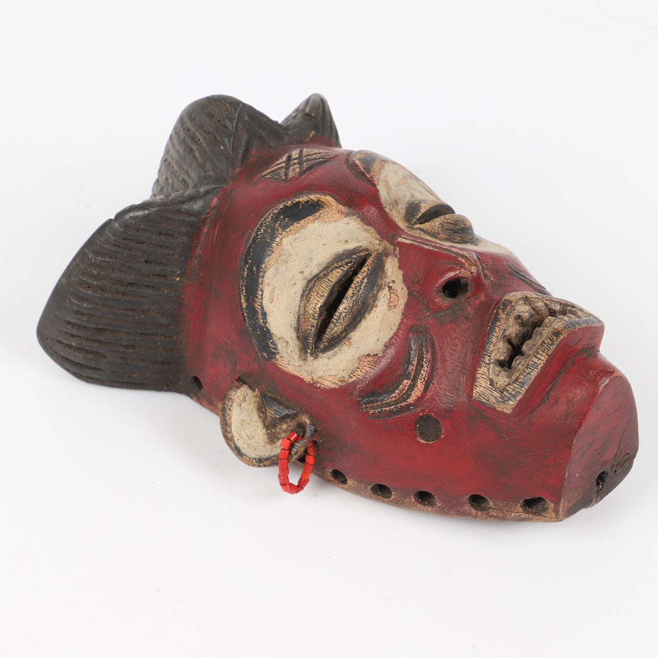 MASK, målat och snidat trä, Afrika. Etnografika - Auctionet