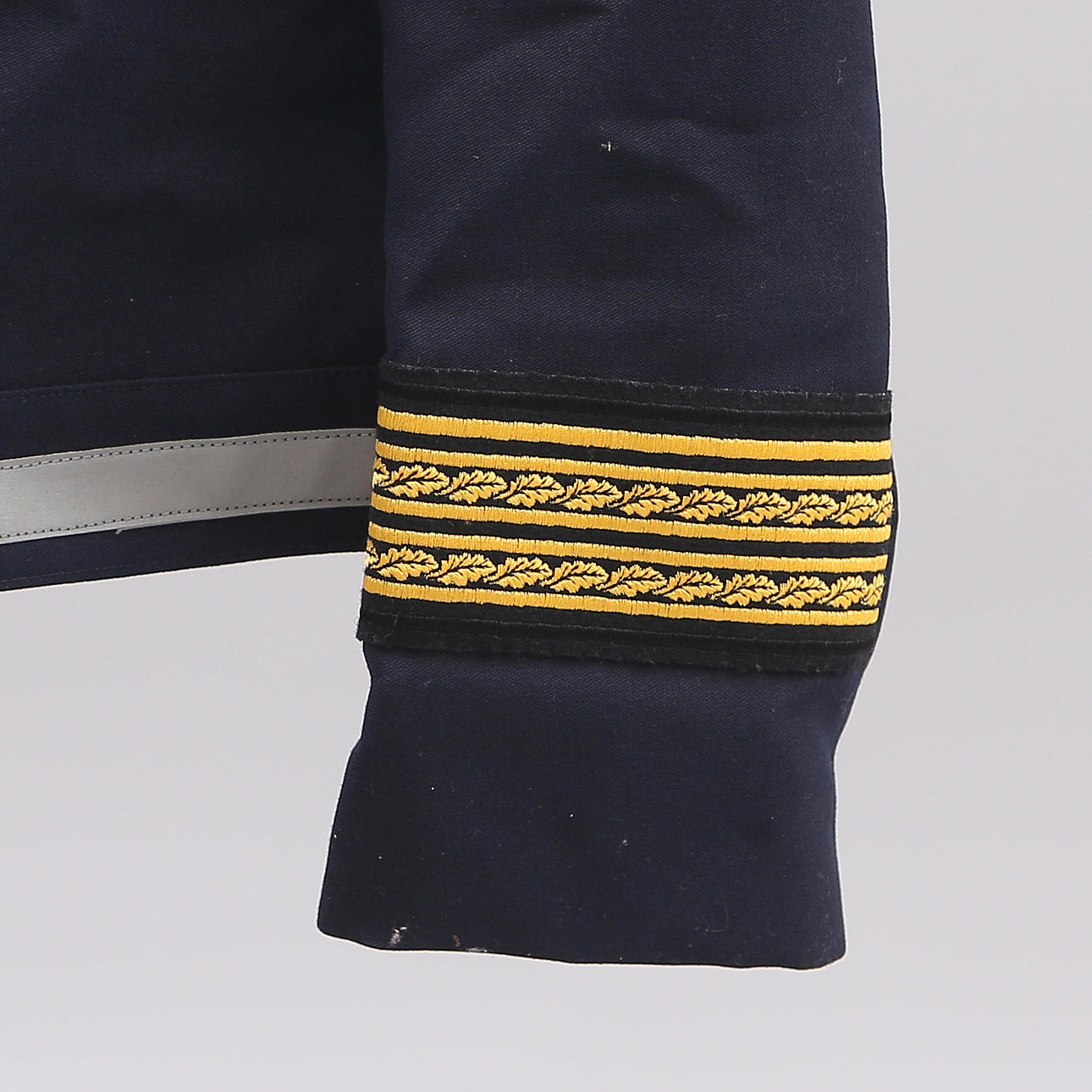 POLISUNIFORM, 1900-tal. Mattor & Textil - Textil - Auctionet
