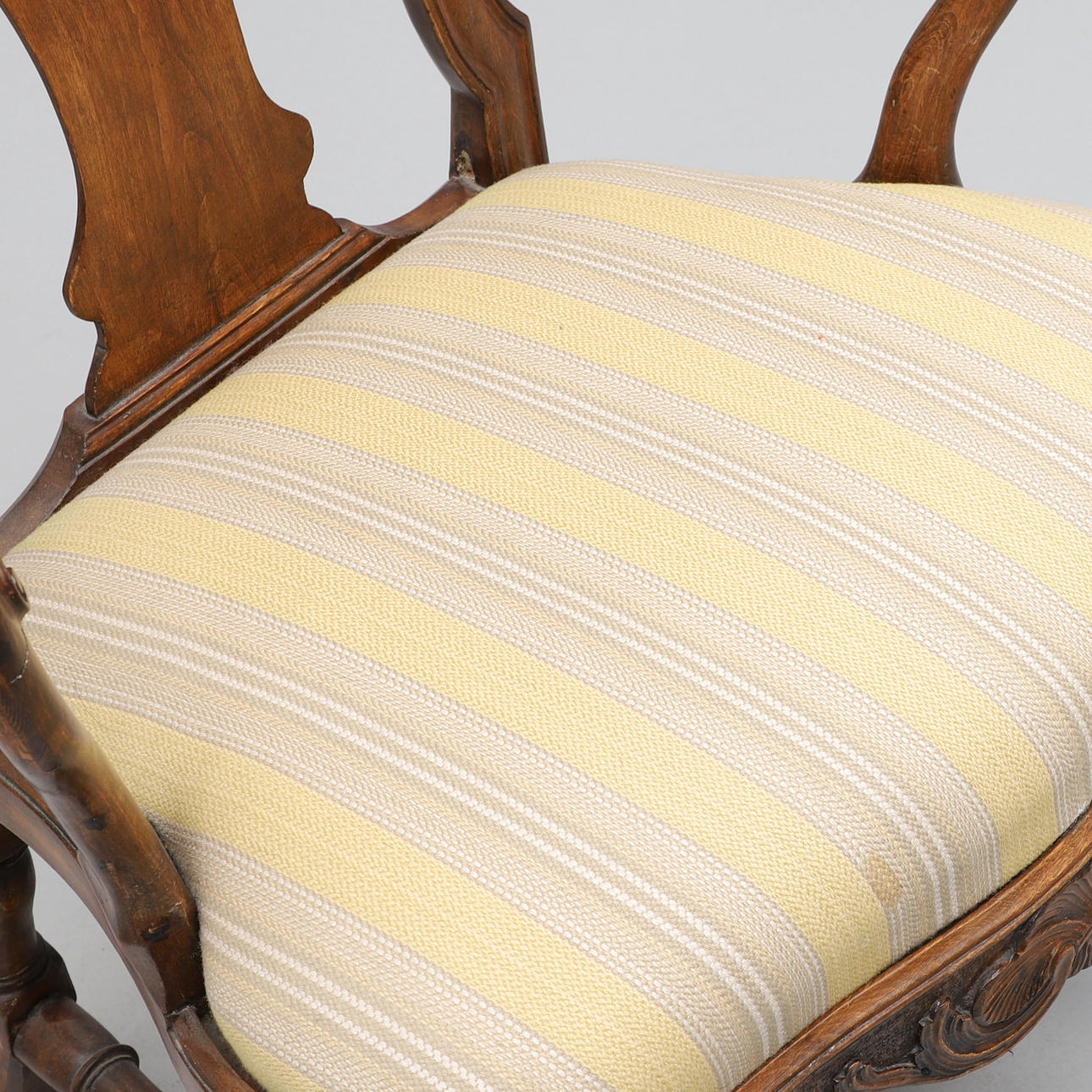 KARMSTOL, rokoko, 1700-tal. Möbler - Fåtöljer & Stolar - Auctionet