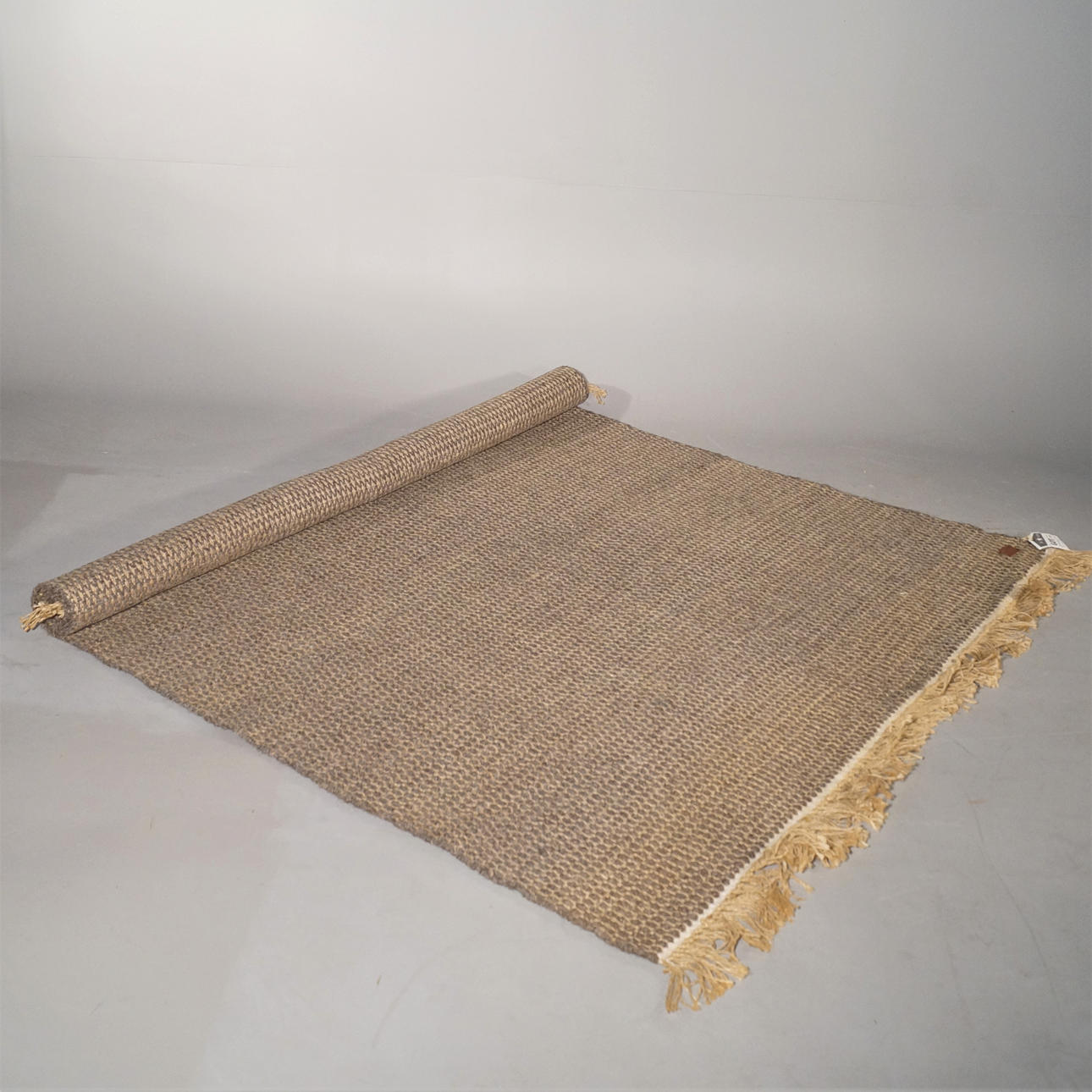 MATTA, ull och jute, ny från affär. Mattor & Textil - Mattor - Auctionet