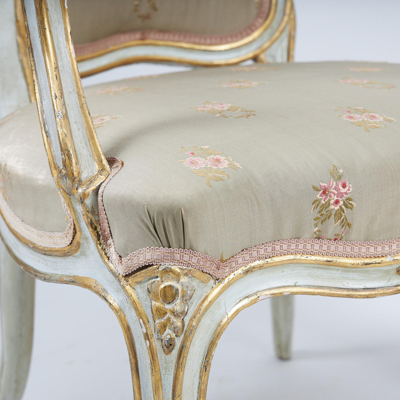 KARMSTOL, rokoko, 1700-tal. Möbler - Fåtöljer & Stolar - Auctionet