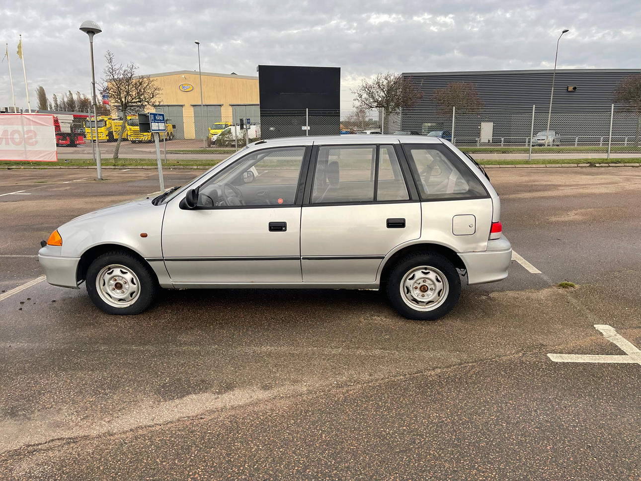 BIL, Suzuki Swift, 2000. Fordon, Båtar & Delar - Bilar - Auctionet