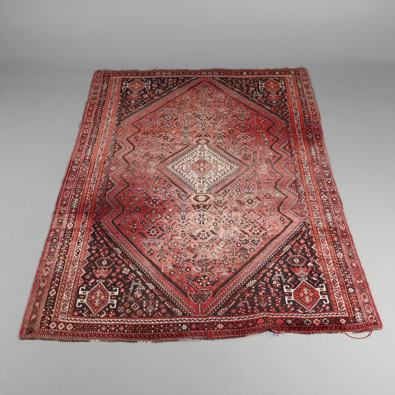MATTA handvävd Iran. Mattor & Textil - Mattor - Auctionet