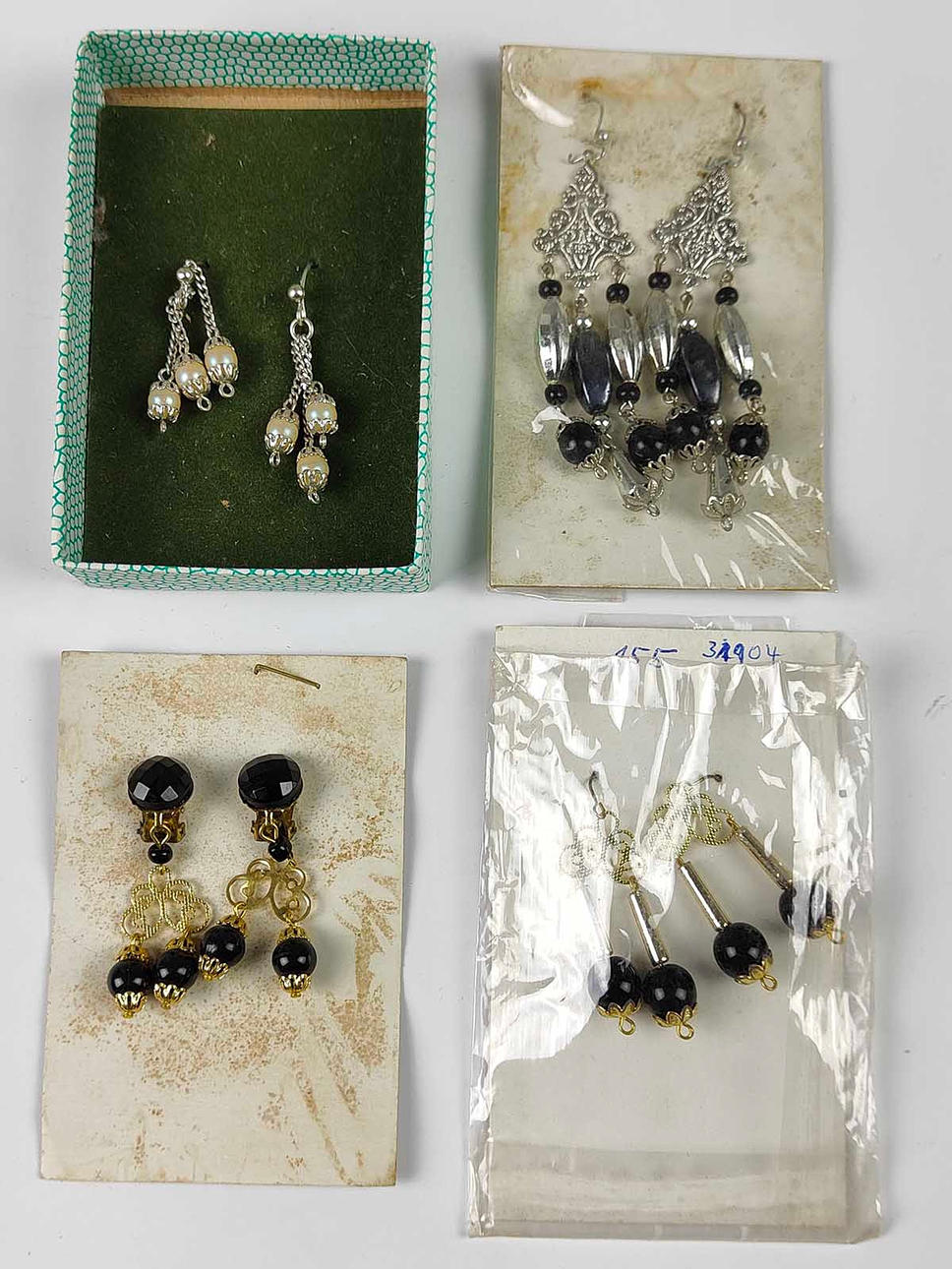 Art deco örhängen på 1930-talet. Smycken & Ädelstenar - Örhängen - Auctionet