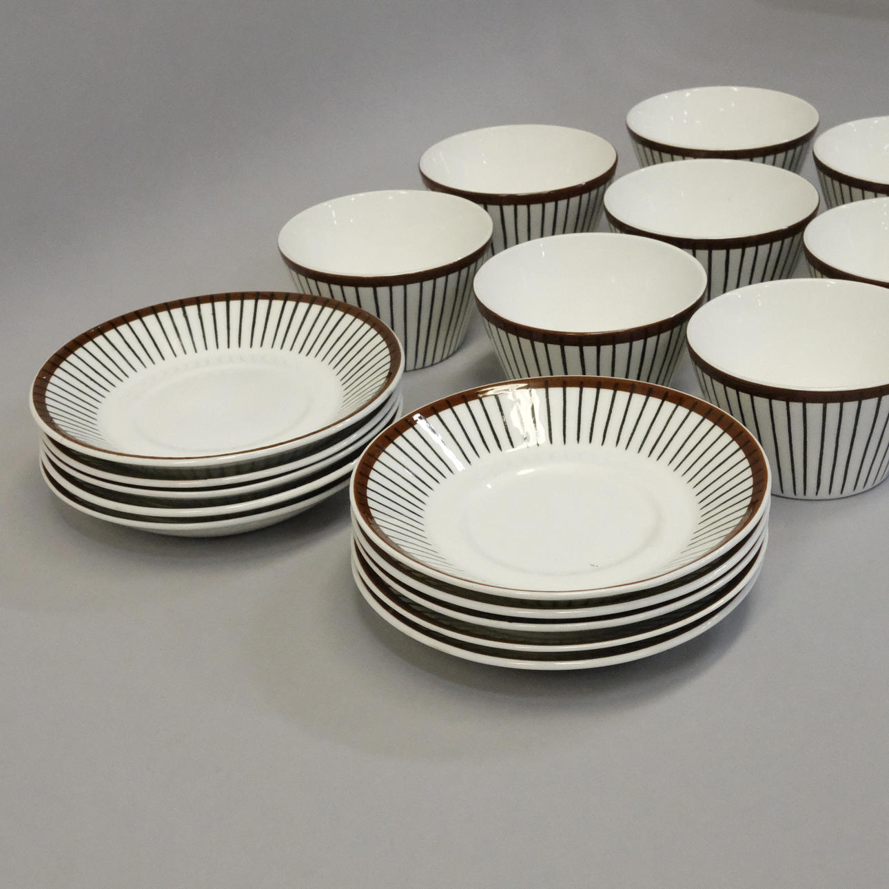 STIG LINDBERG. GUSTAVSBERG, TESERVISDELAR, "SPISA RIBB", 18 DELAR ...