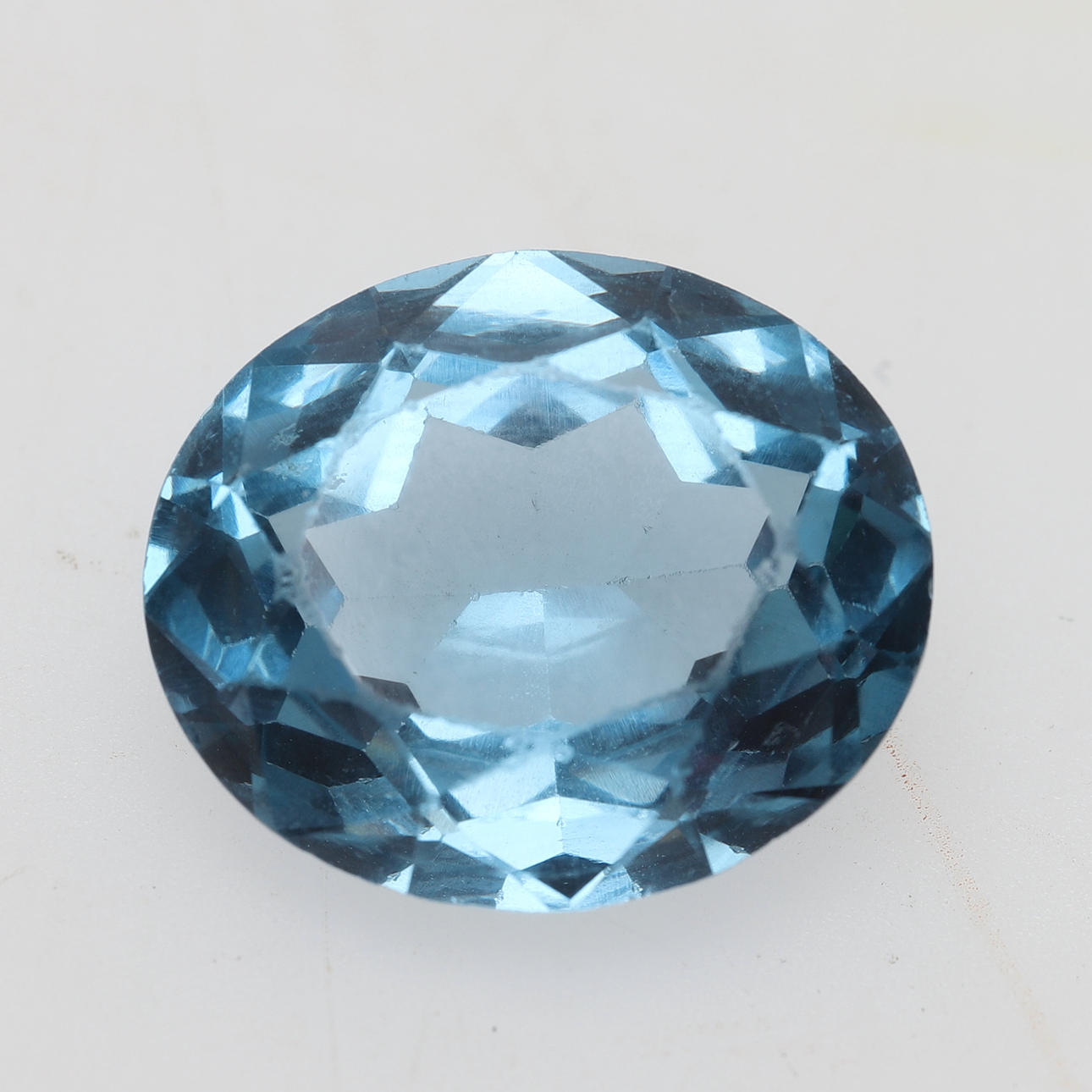 AKVAMARIN, 8,40 ct. Smycken & Ädelstenar - Ädelstenar - Auctionet