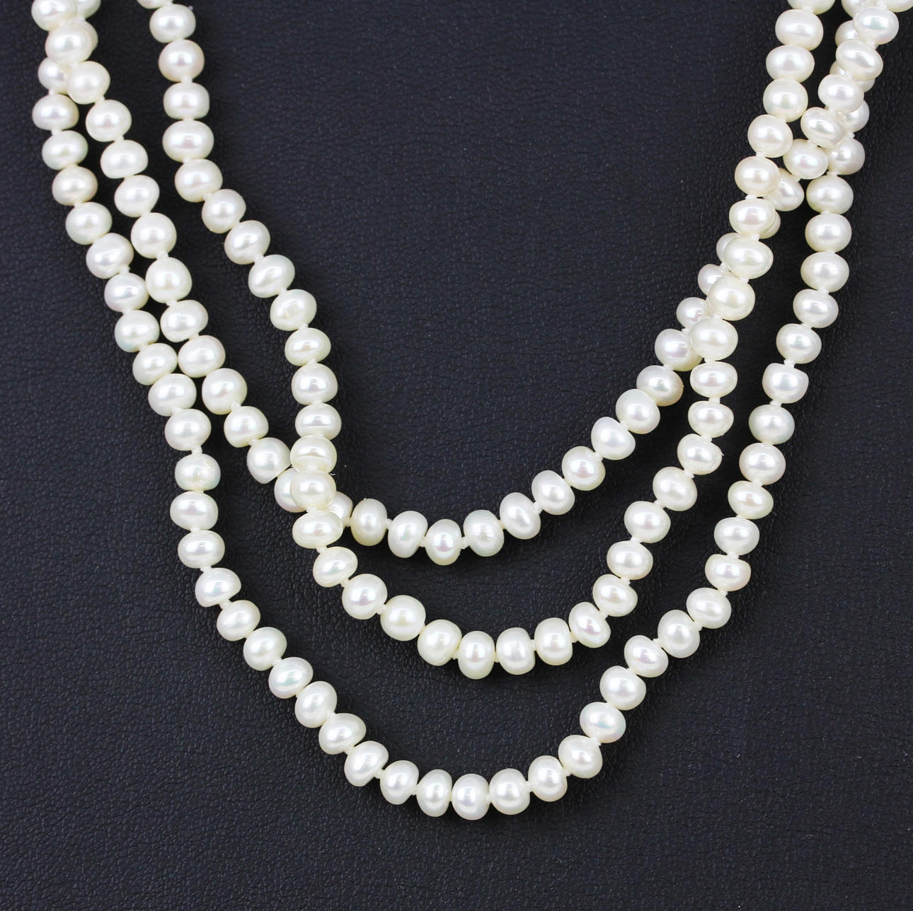 THREE ROW FRESH WATER CULTURED PEARL NECKLACE. Jewellery & Gemstones ...