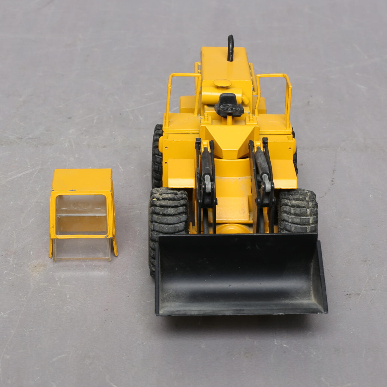 MICHIGAN 175C, hjullastare, skala 1:50. Leksaker - Leksaker - Auctionet