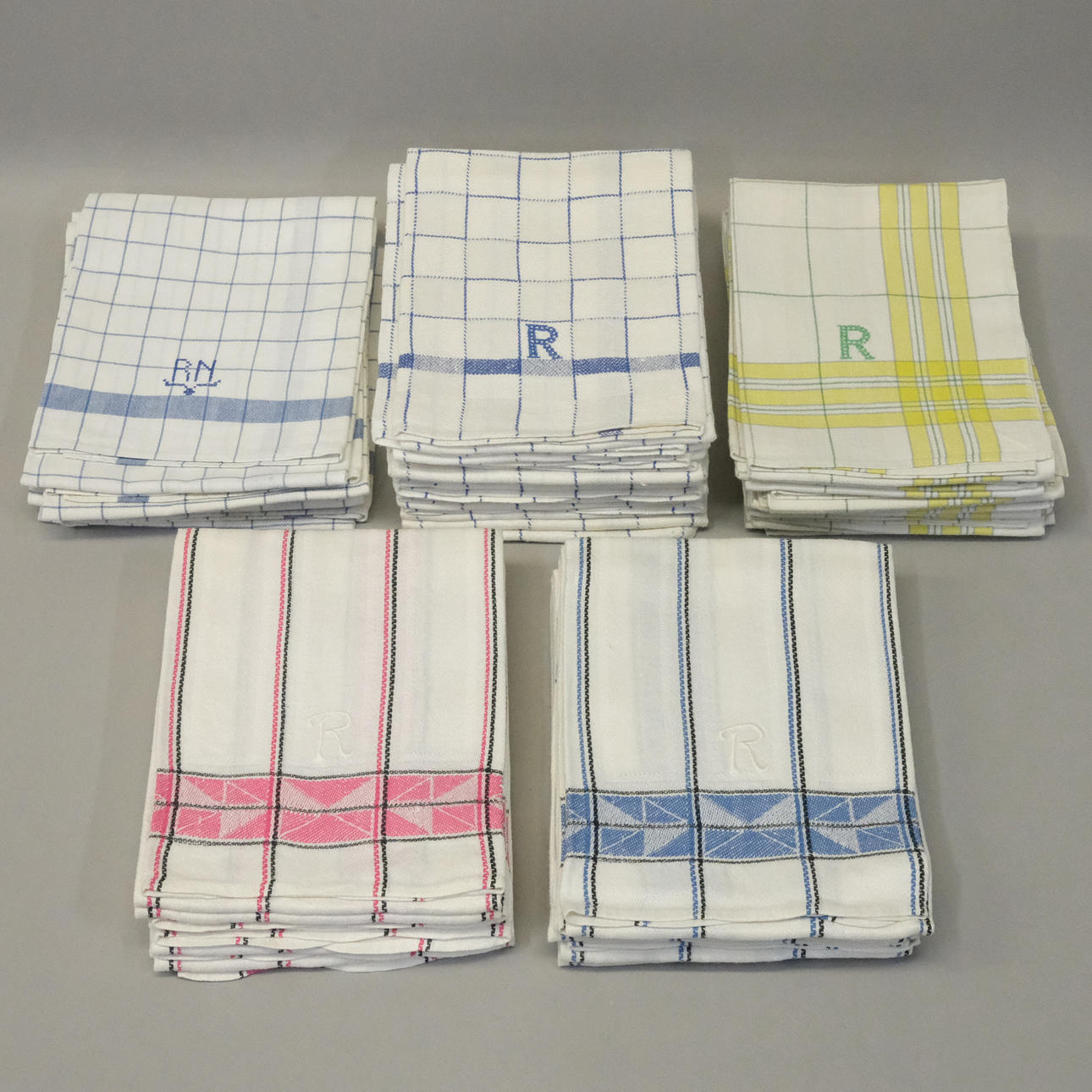 PARTI KÖKSHANDDUKAR, LINNE, 42 DELAR. Mattor & Textil - Textil - Auctionet