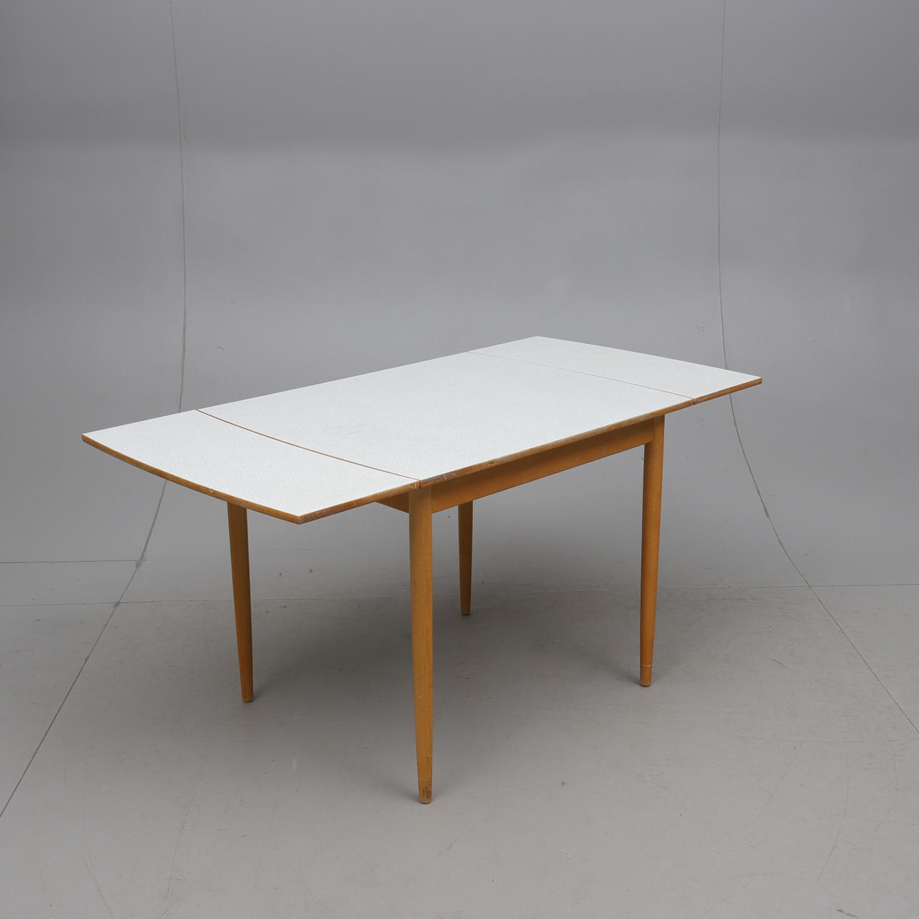 MATBORD, Lövträ med sk,. Perstorpsskiva, "Virrvarr", Design Sigvard ...