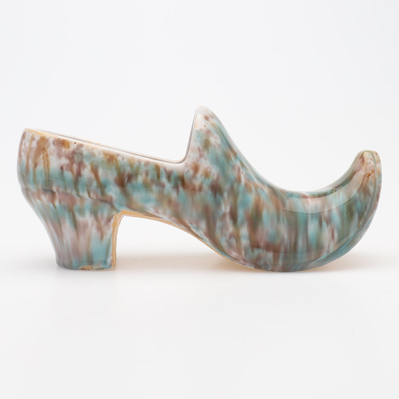 FIGUR I FORM AV EN SKO, HÖGANÄS. Keramik & Porslin - Europeiskt - Auctionet