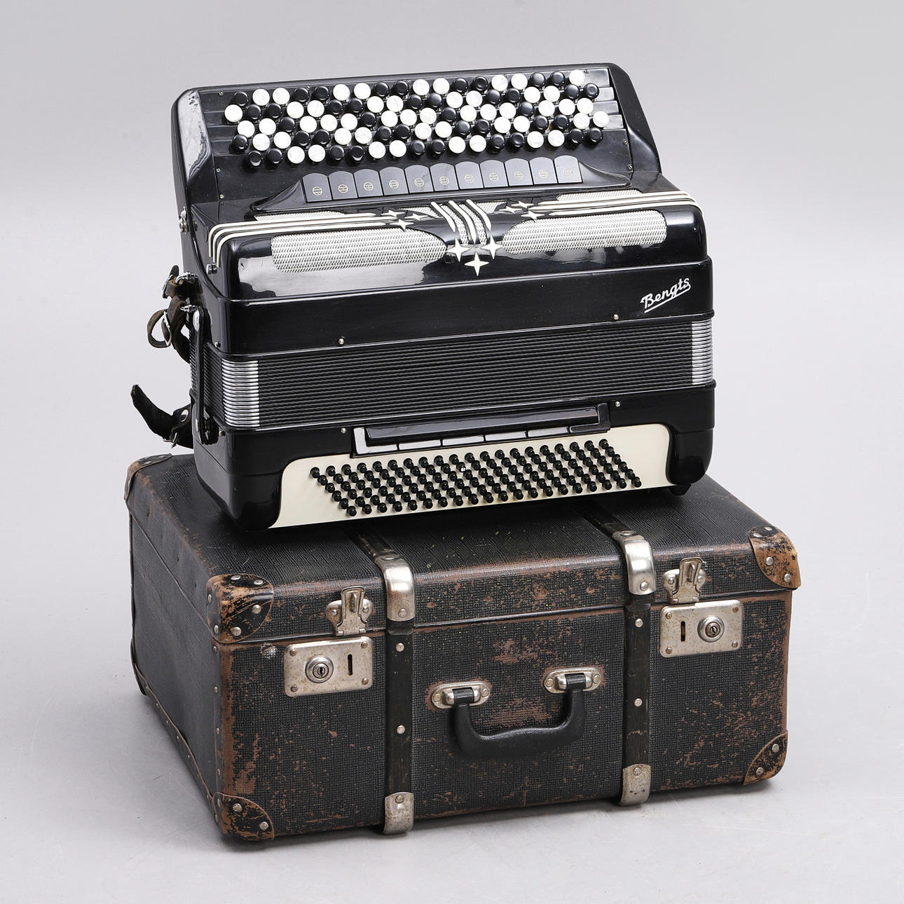 DRAGSPEL, "Bengts". Samlarföremål - Musikinstrument - Auctionet