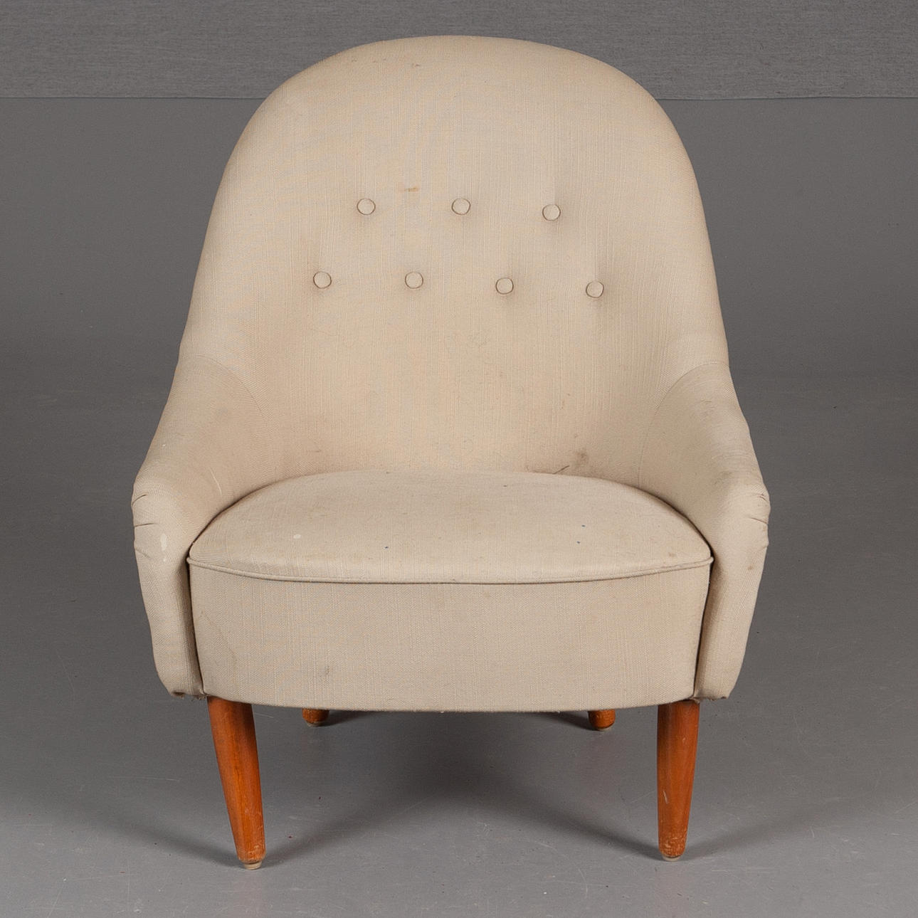 EMMASTOL. 40-50-tal. Möbler - Fåtöljer & Stolar - Auctionet