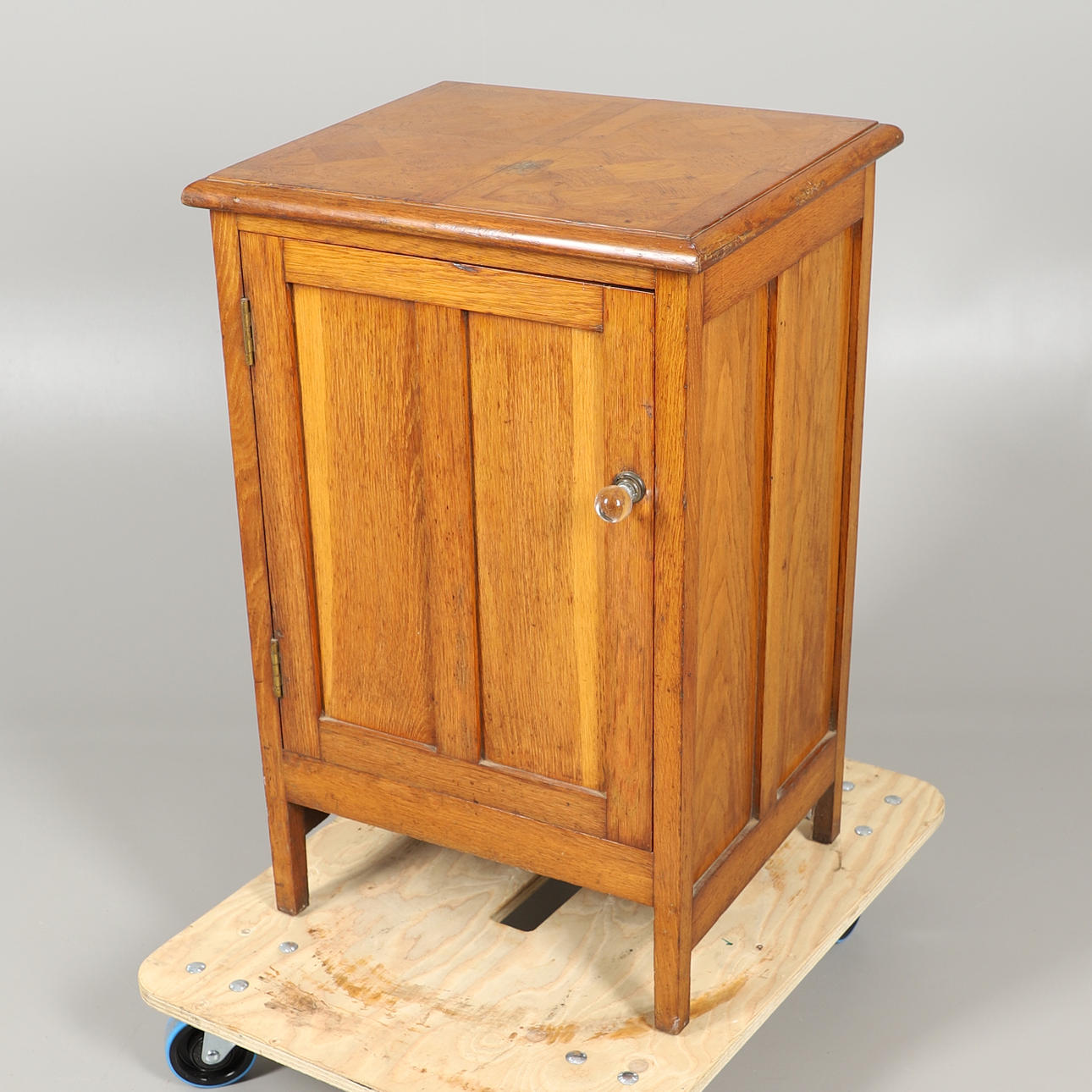 A MODERN OAK POT CUPBOARD. Furniture - Cupboards, Cabinets & Shelves ...