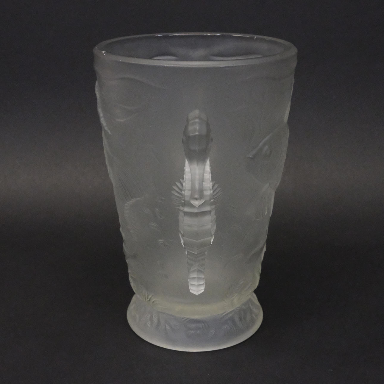 VAS, ART DECO SAMT GLASSKULPTUR. Glas - Konstglas - Auctionet