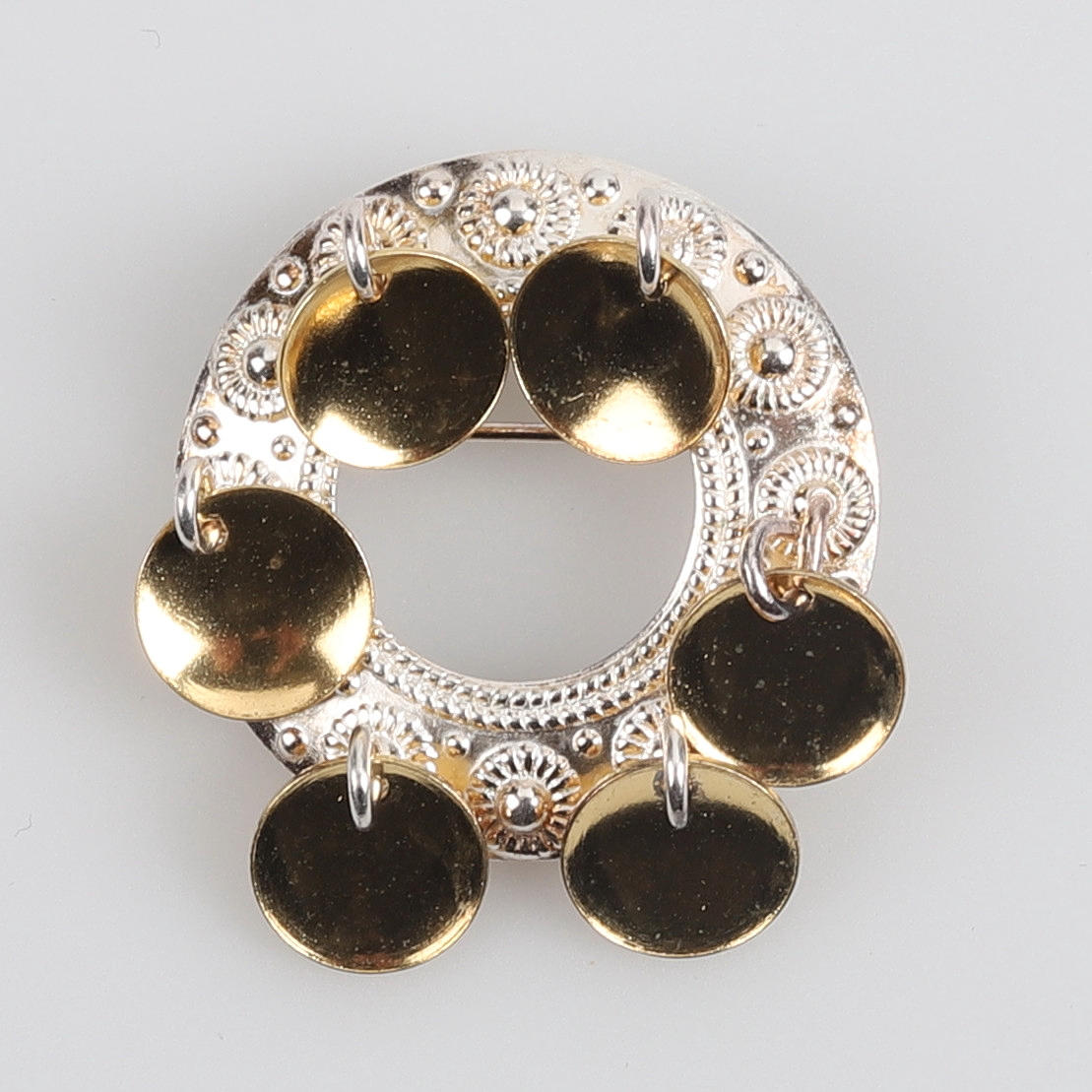 BROSCH i silver. Smycken & Ädelstenar - Broscher & Hängen - Auctionet