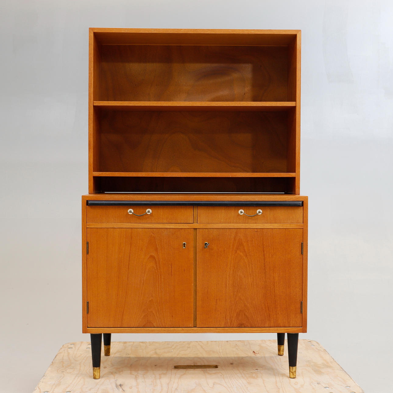 BOKHYLLA, teak, 1950-/60-tal. Möbler - Skåp & Hyllor - Auctionet