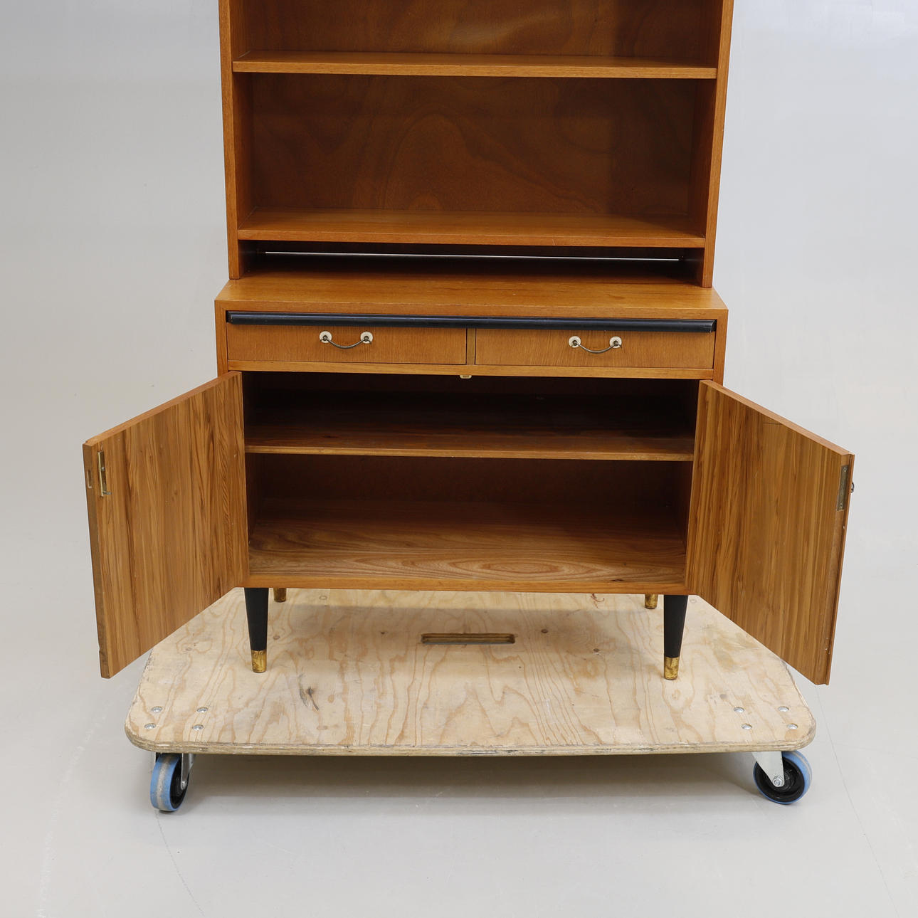 BOKHYLLA, teak, 1950-/60-tal. Möbler - Skåp & Hyllor - Auctionet