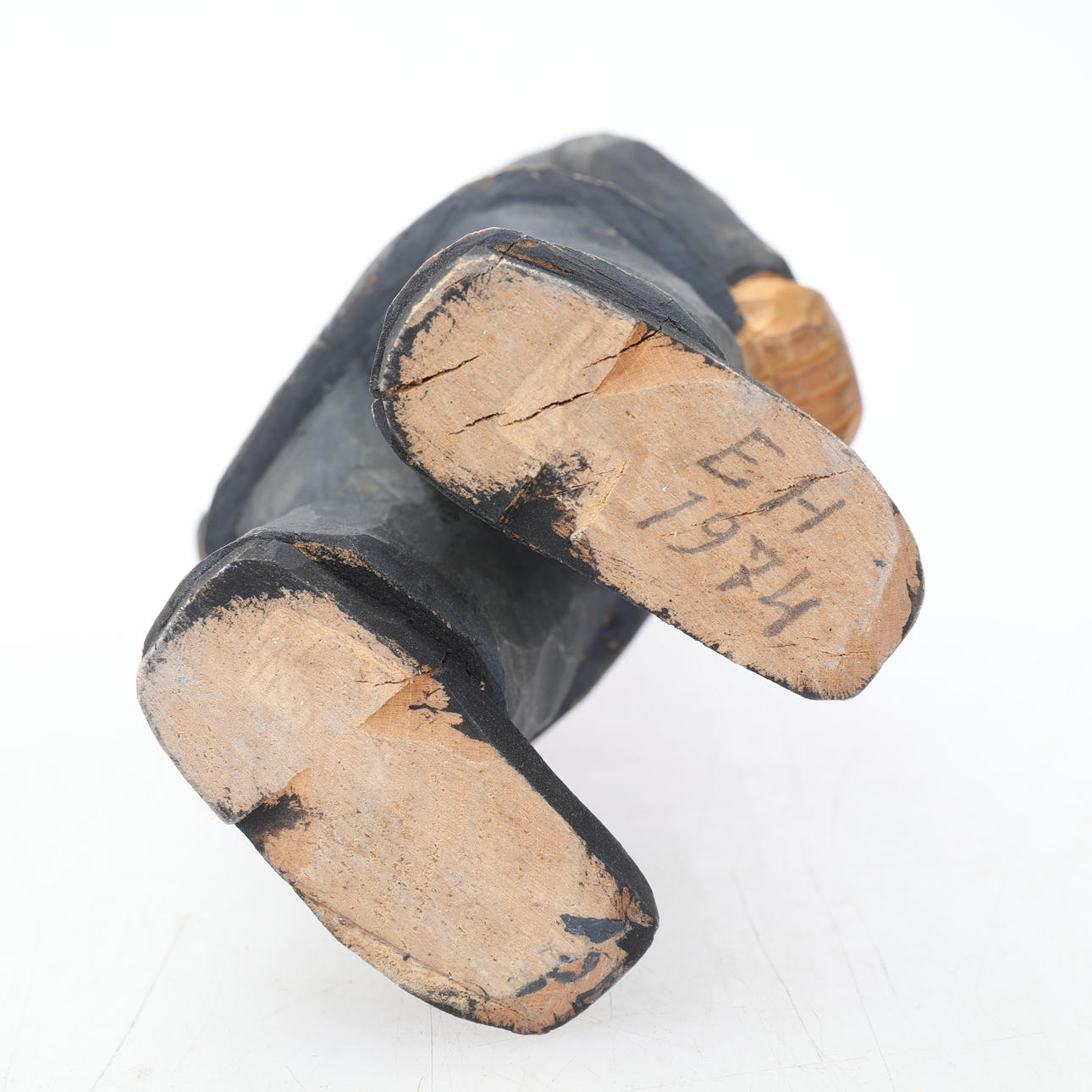 SKULPTURER ,skuret trä, 9 delar. Konst - Skulptur - Auctionet