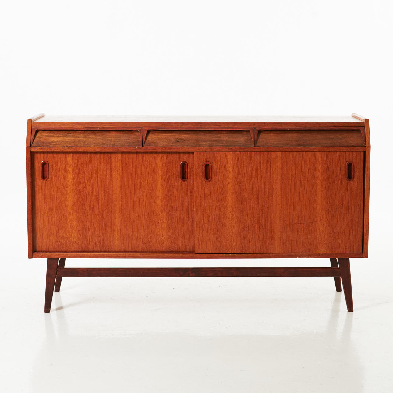 SIDEBOARD, 1960-tal, fanérat i teak, stämpelmärkning Svenska ...