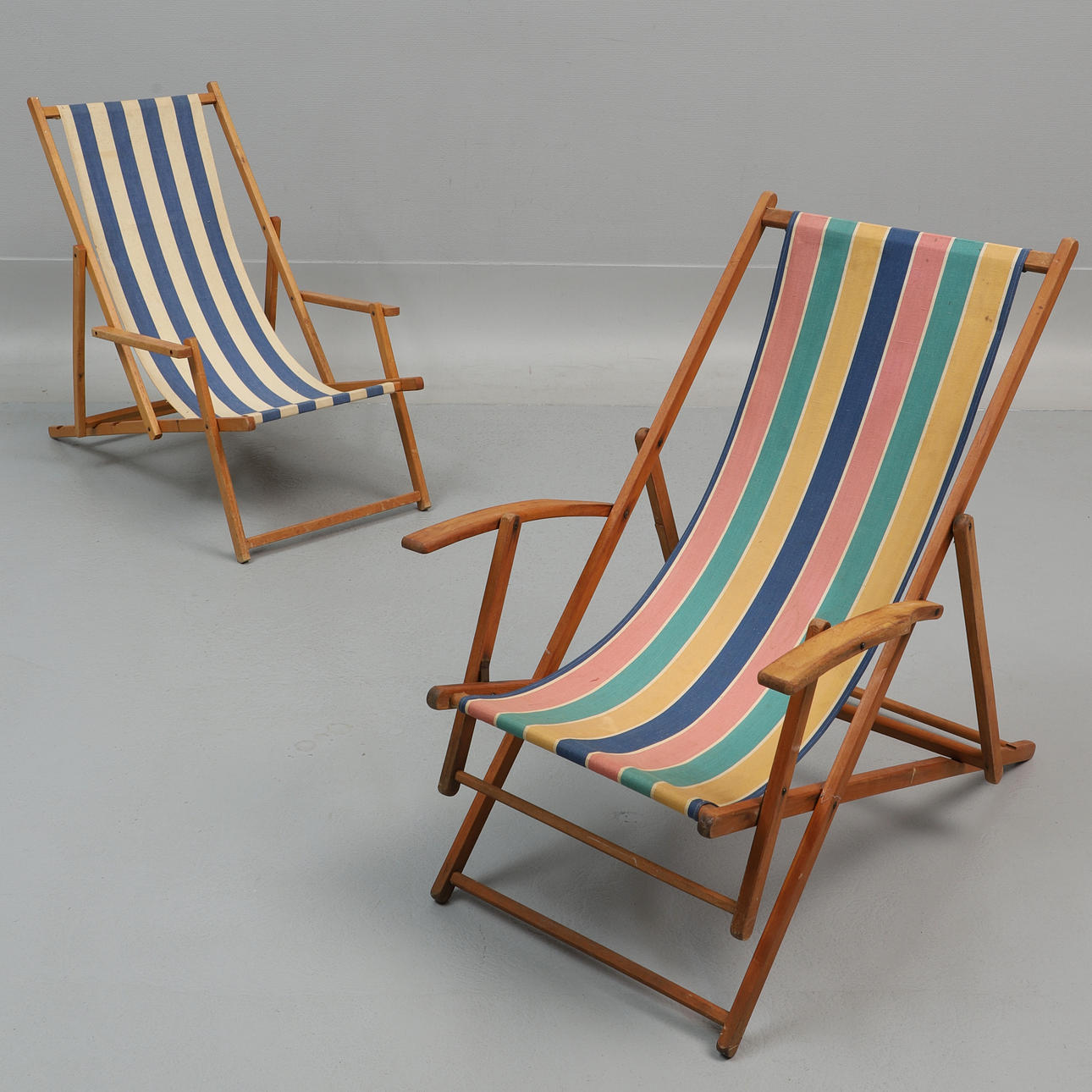 SOLSTOLAR, 2 st, trä & tyg. Möbler - Trädgårdsmöbler - Auctionet