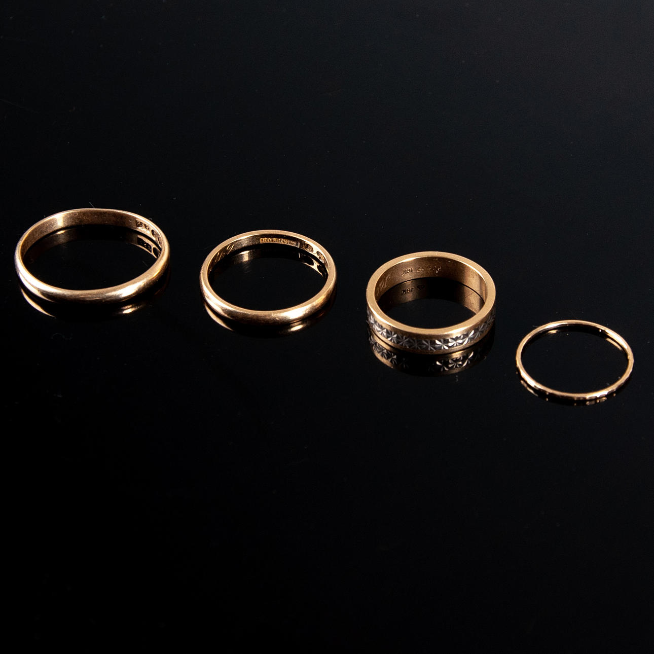 RINGAR 18K GULD. 12,61g, rödguld och vitguld. Smycken & Ädelstenar - Ringar - Auctionet