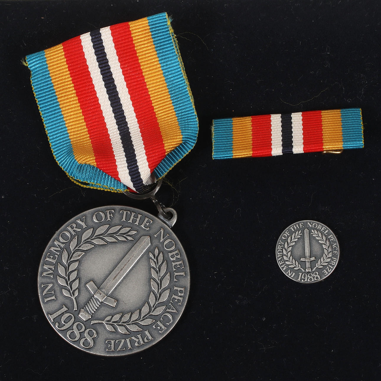 MEDALER, metall, set, "In memory of the Nobel Peace Prize", FN's ...