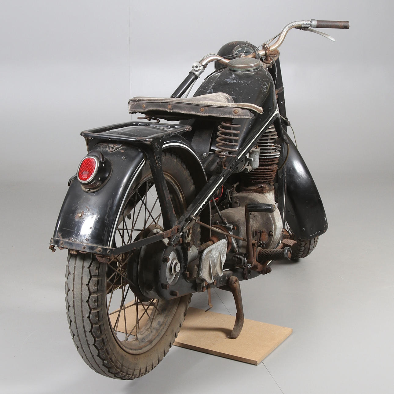 MOTORCYKEL, BMW R35, 1952. Fordon, Båtar & Delar - Mopeder - Auctionet