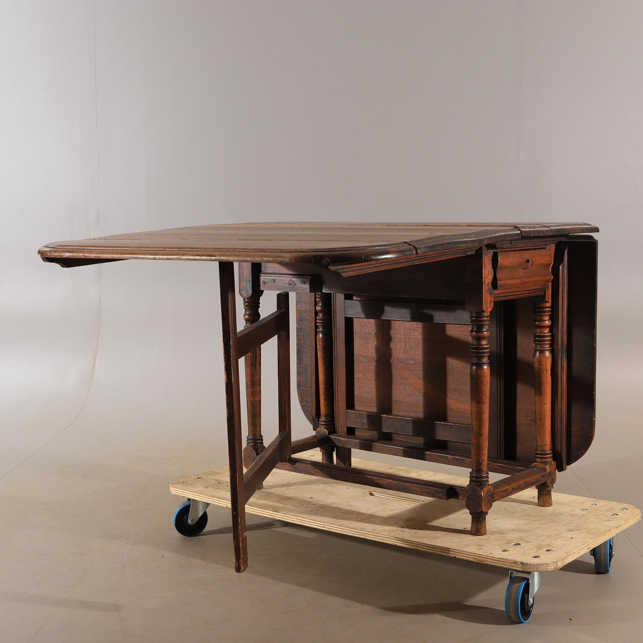 SLAGBORD med låda, 1800-tal. Möbler - Bord - Auctionet