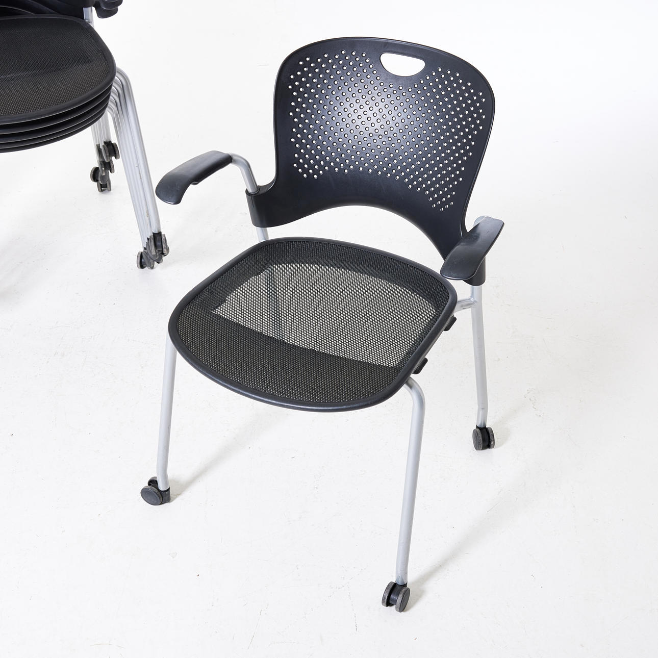 HERMAN MILLER, stolar, 6 st., stomme av metall, formgjuten plast och ...