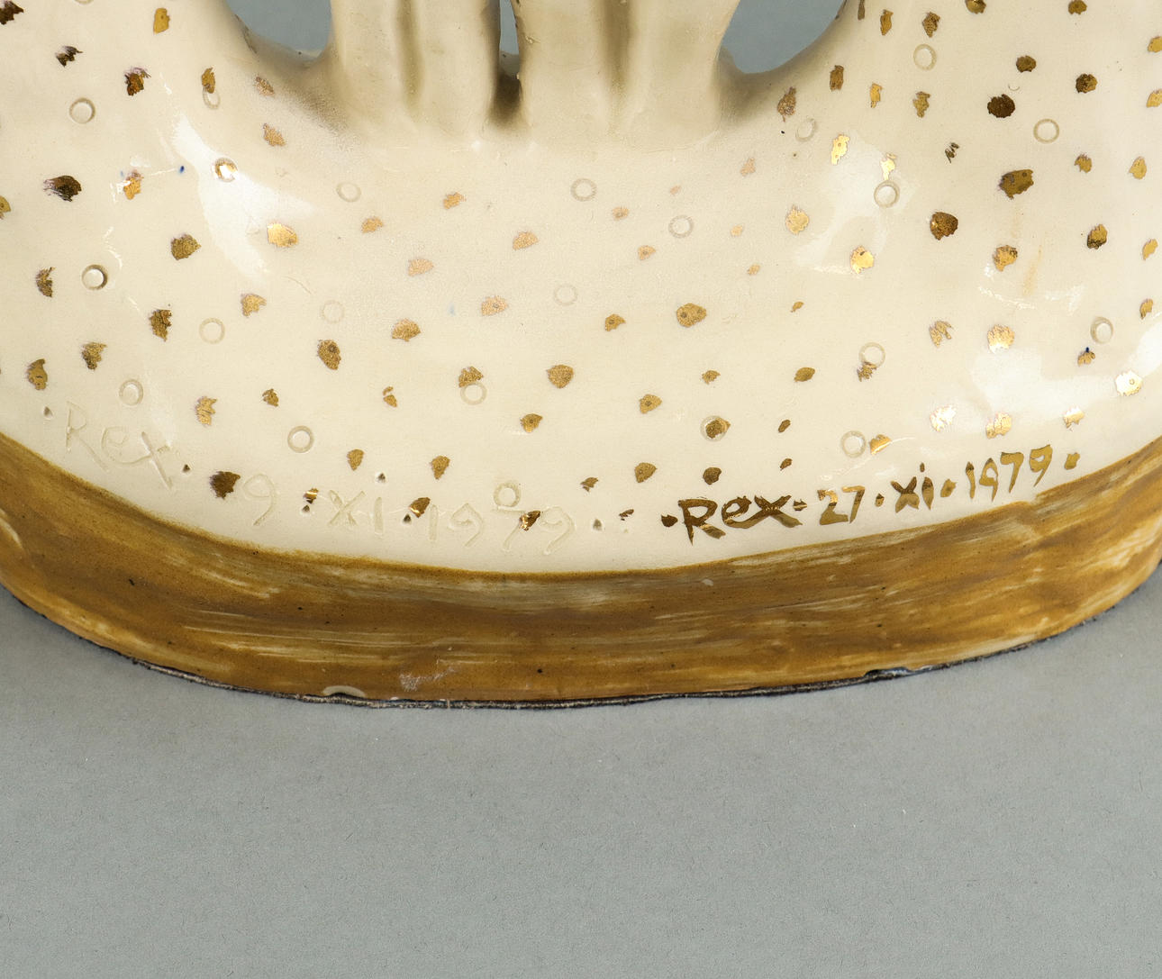 REX STUART-BECK. Skulptur/Ljusstake. Glaserad keramik, signerad och ...