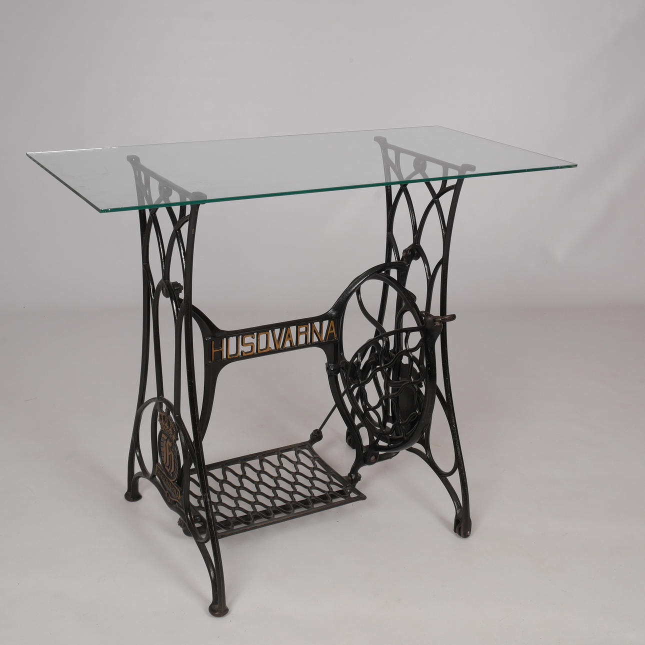 BORD av SYMASKINSUNDERREDE, glasad skiva, Husqvarna, 1900-talets första ...