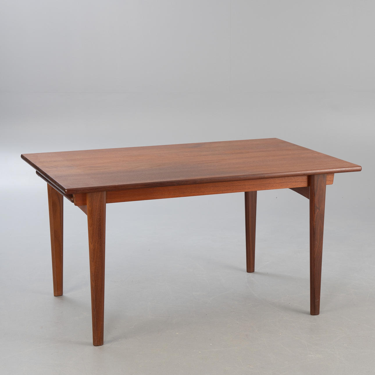 teak matbord, utbyggbart. Möbler - Bord - Auctionet