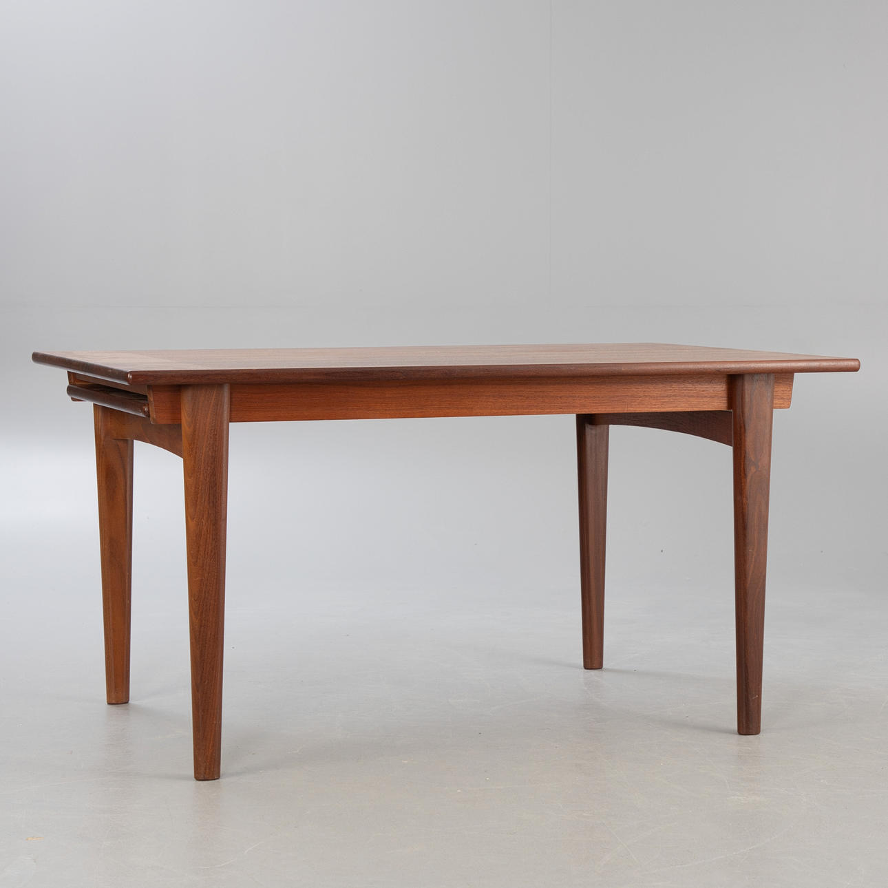 teak matbord, utbyggbart. Möbler - Bord - Auctionet