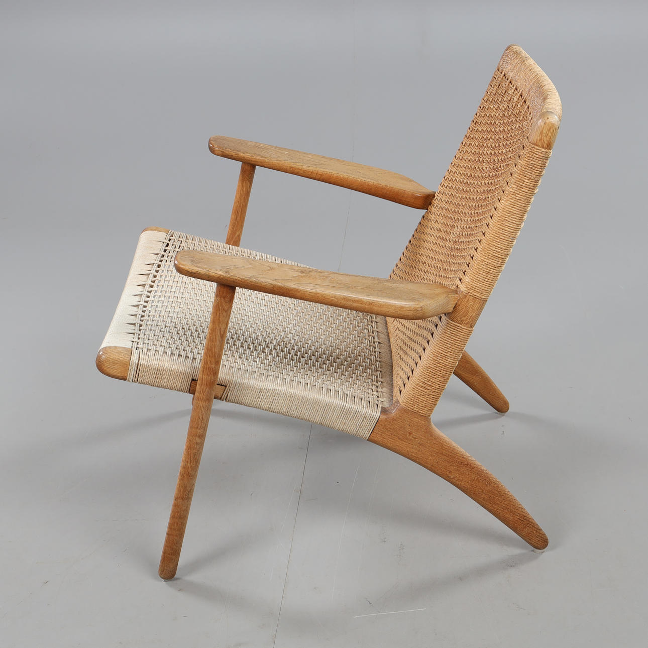 HANS J WEGNER. Fåtölj, "CH 25", Carl Hansen & Son, Danmark. Möbler ...