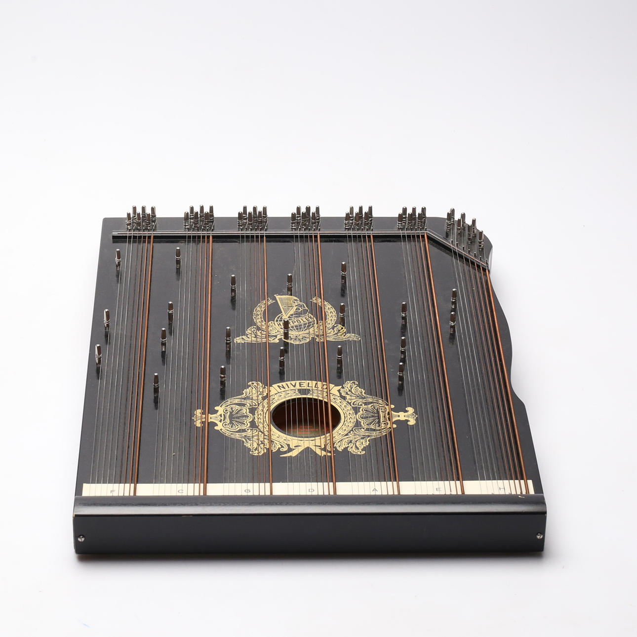 CITTRA, Harpolek Nivello. Samlarföremål - Musikinstrument - Auctionet