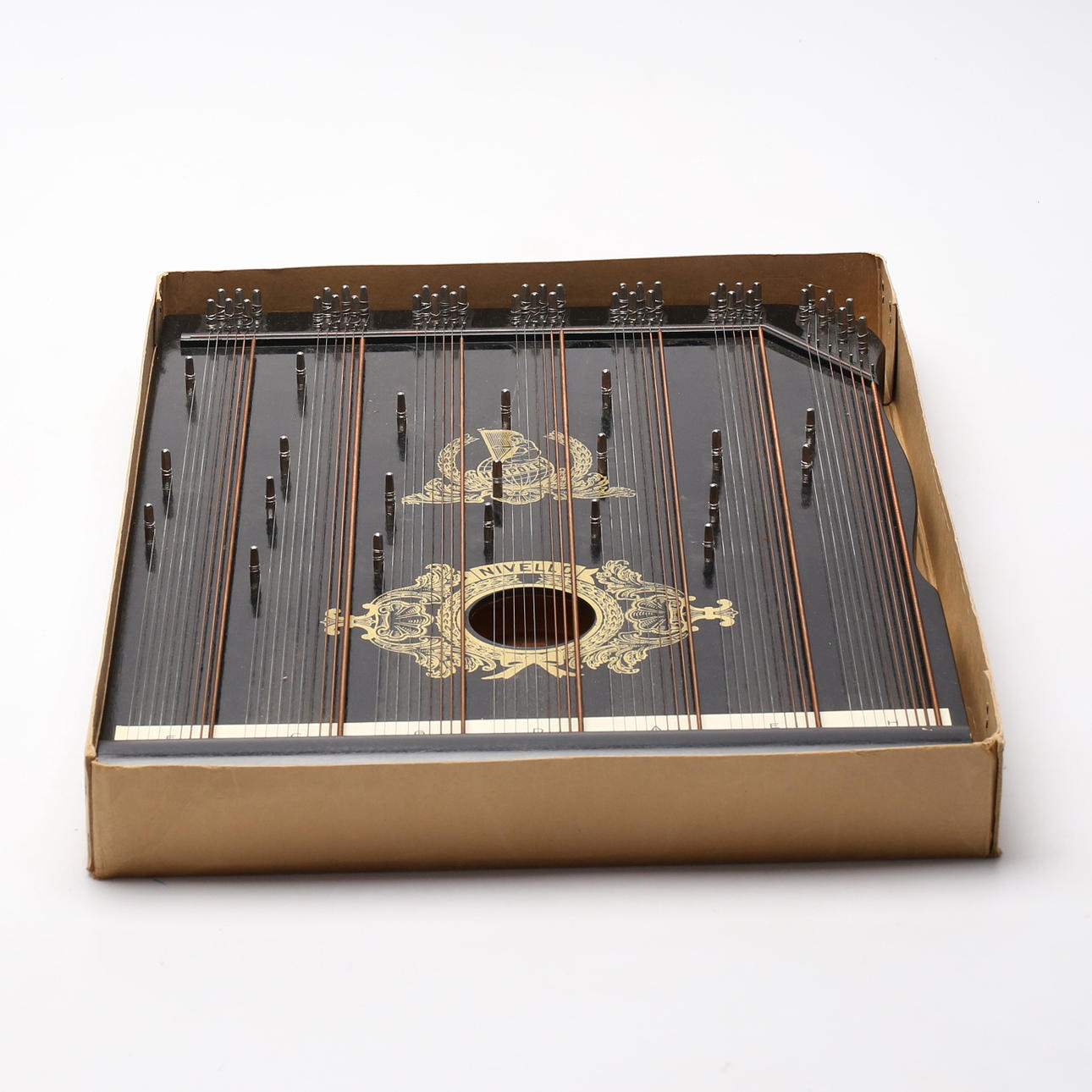 CITTRA, Harpolek Nivello. Samlarföremål - Musikinstrument - Auctionet