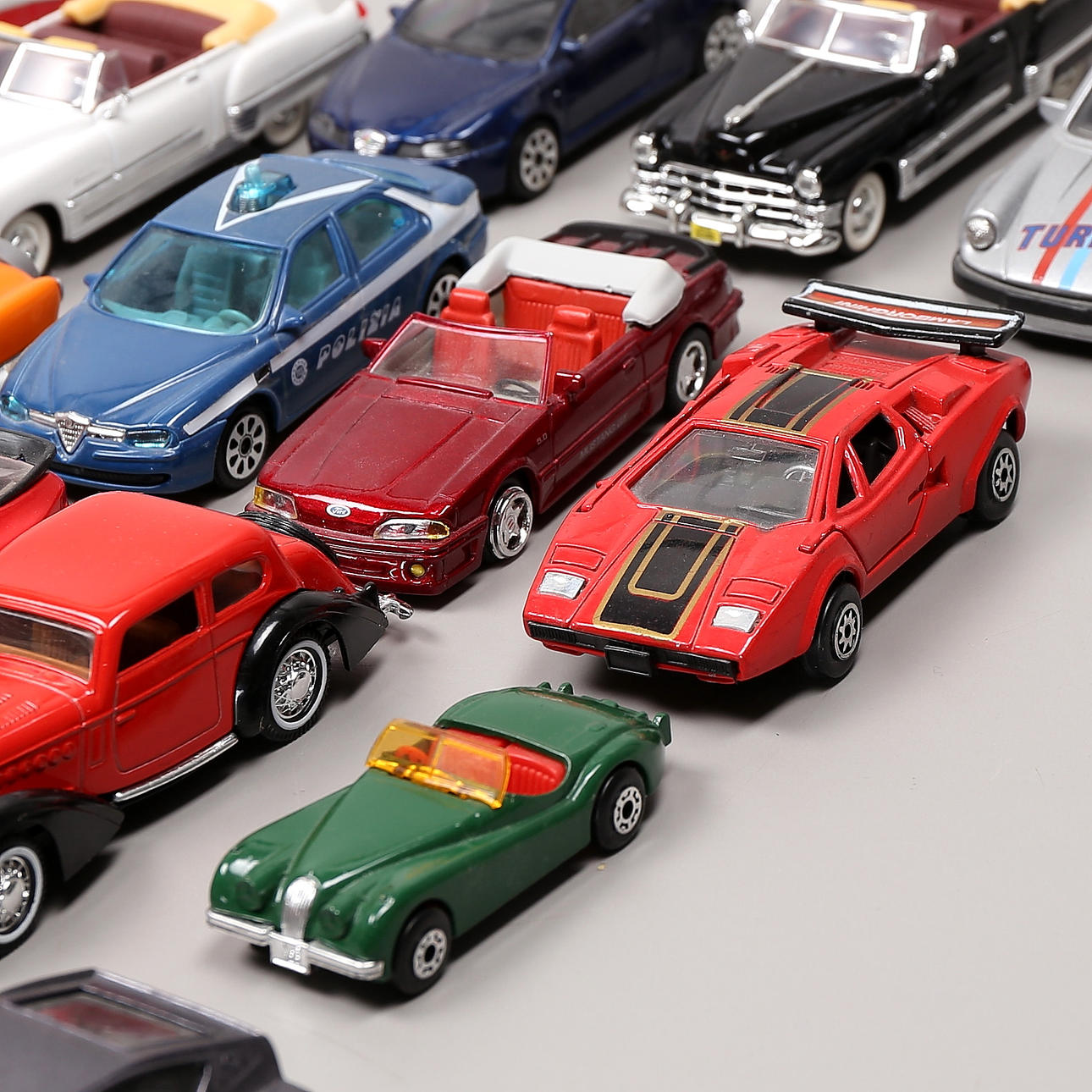 LEKSAKSBILAR, ca 50 st, blandade bilmärken, 1900/2000-tal. Leksaker ...