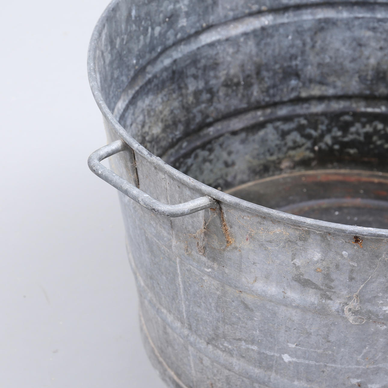 ZINKBALJA, 1900-tal. Silver & Metall - Övriga metallföremål - Auctionet