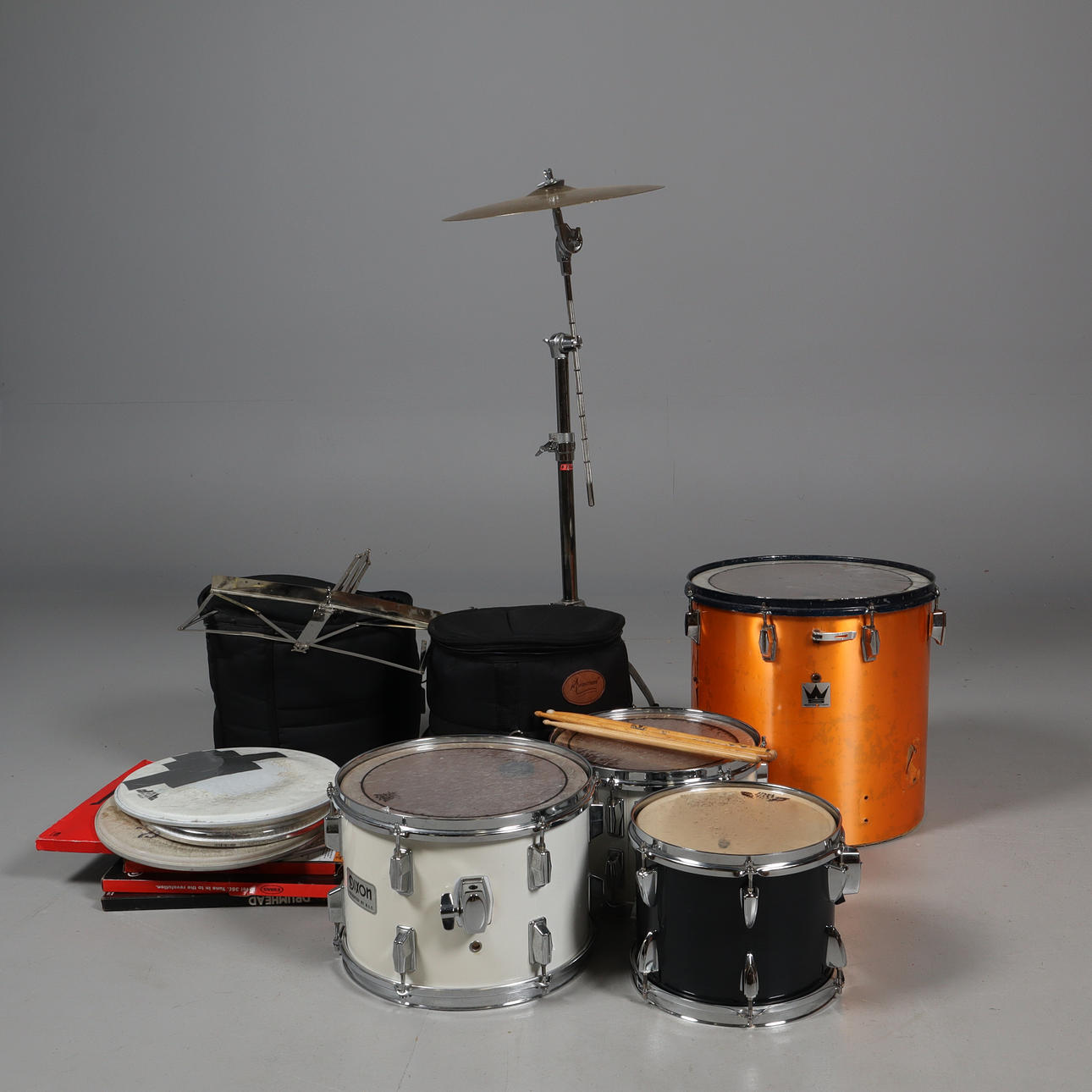 TRUMMOR, 5 delar samt tillbehör. Samlarföremål - Musikinstrument ...