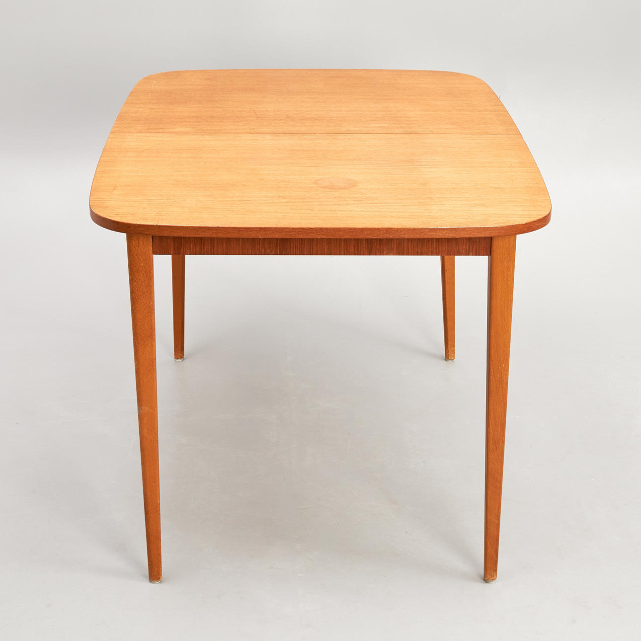 MATBORD, teak, 1960-tal. Möbler - Bord - Auctionet