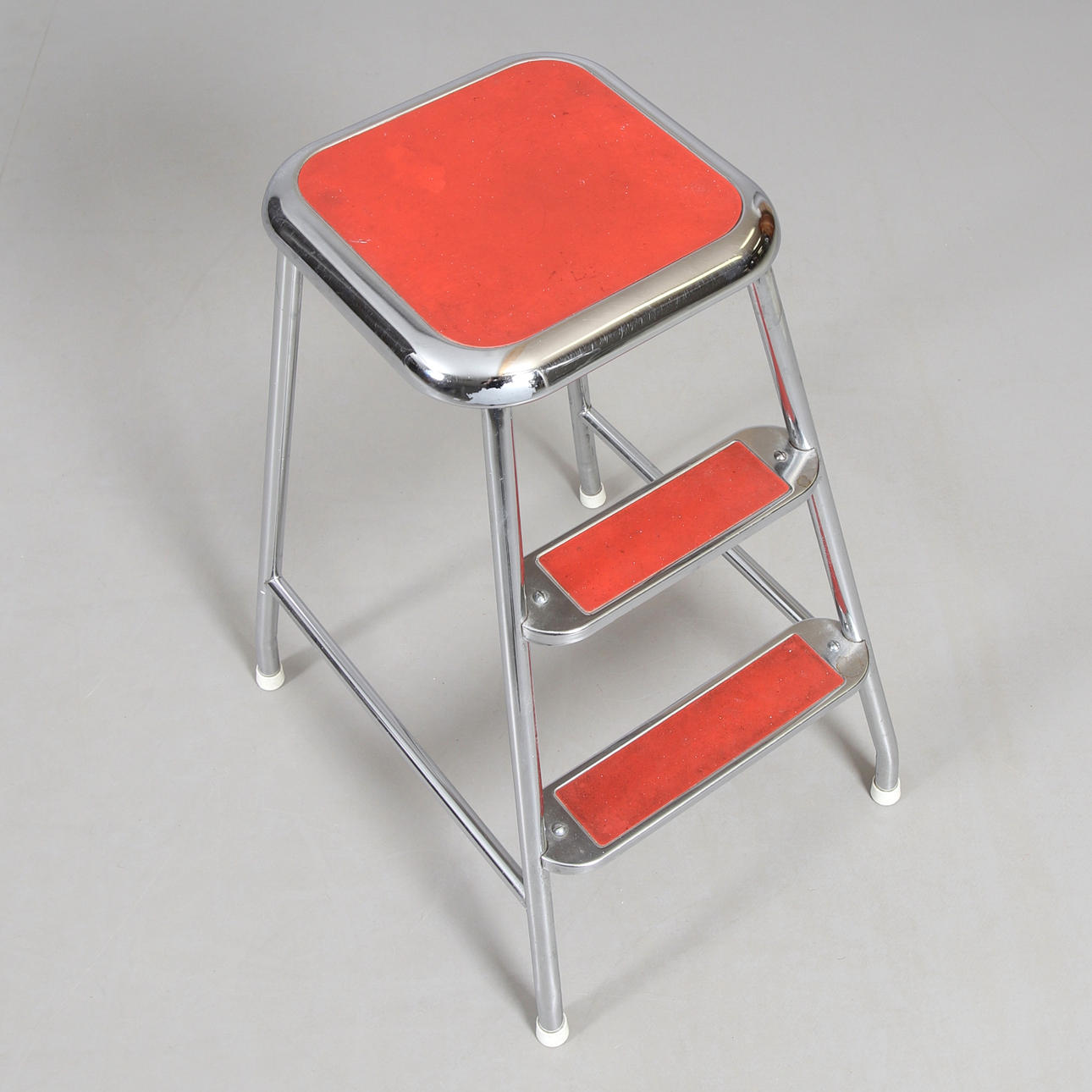 STEGPALL/KÖKSPALL, metall, Awab, 1900-talets andra hälft. Möbler ...