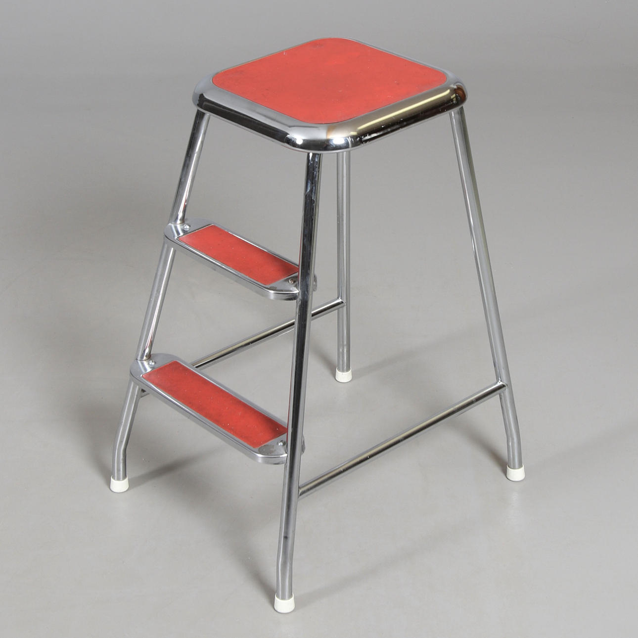 STEGPALL/KÖKSPALL, metall, Awab, 1900-talets andra hälft. Möbler ...