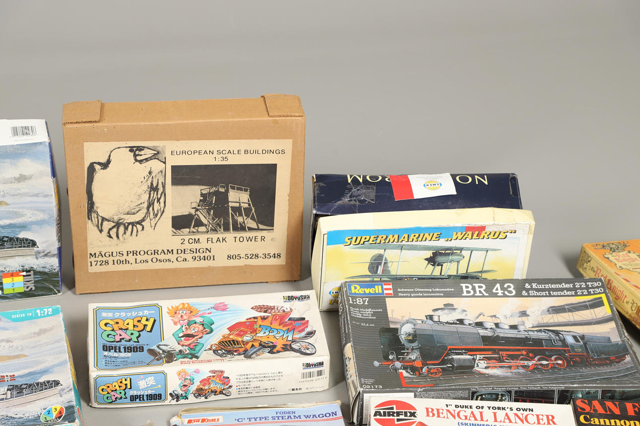 LARGE QTY OF BOXED MODEL KITS - SHIPS, TRAINS & OTHER KITS INCLUDING ...
